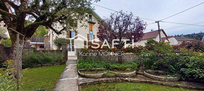 Maison à vendre - Syam - 9 pièces - 6 chambres