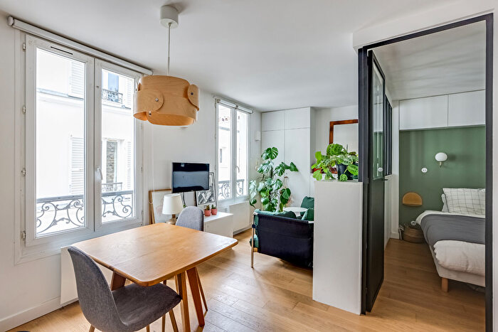 Appartement 2 pièces à Paris 17ème, La Fourche, Guy Moquet, à vendre
