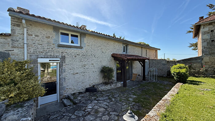 Maison 5 pièces à Villefagnan, à vendre