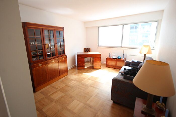 Appartement à louer - Paris e , Passy, Maison de la Radio, Muette-Sud - 1 pièce