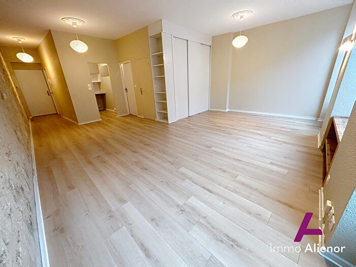 Appartement à louer - Bordeaux - 2 pièces - 1 chambre