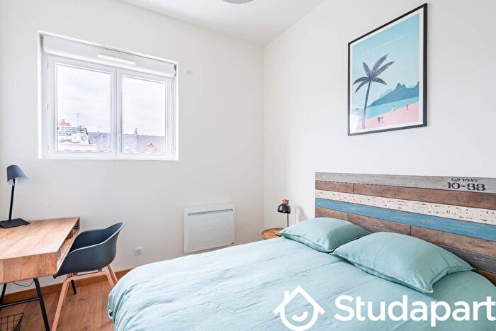 Appartement à louer - Carmes Sud, Orléans - 1 pièce - 6 chambres