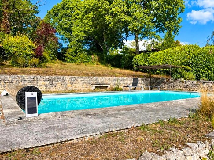 Mouthiers-sur-Boëme : Maison 14 pièces à vendre