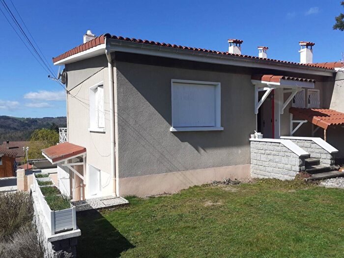 Maison à louer - Rozier-Côtes-dAurec - 5 pièces - 3 chambres