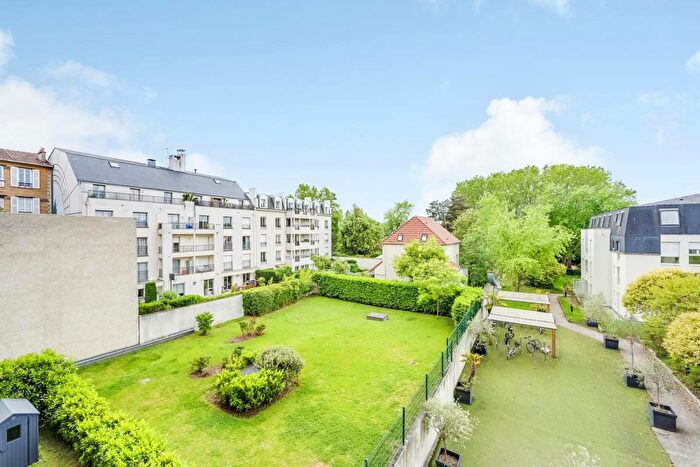 La Garenne-Colombes, Centre Nord, Gare, Mairie : Appartement 3 pièces à vendre