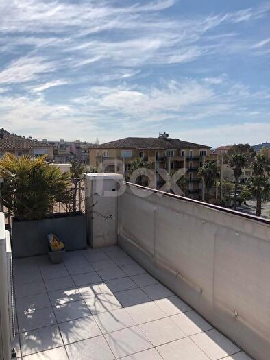 Appartement à louer - Hyères, Maurels - 3 pièces - 2 chambres