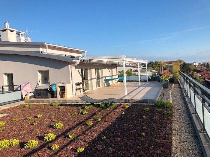 Appartement à louer - Les Genêts-Le Vinatier-Le Lessivas, Bron - 2 pièces - 1 chambre