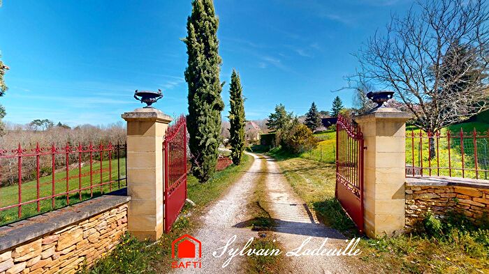 Maison à vendre - Meyrals - 11 pièces - 5 chambres