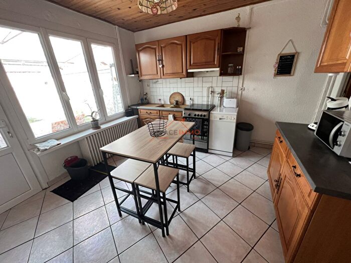 Maison à louer - Douchy-les-Mines - 6 pièces - 3 chambres