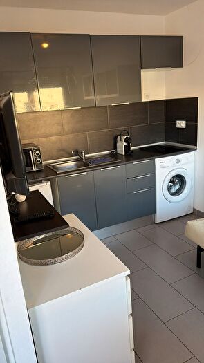 Appartement à louer - Saint-Priest, Village - 1 pièce