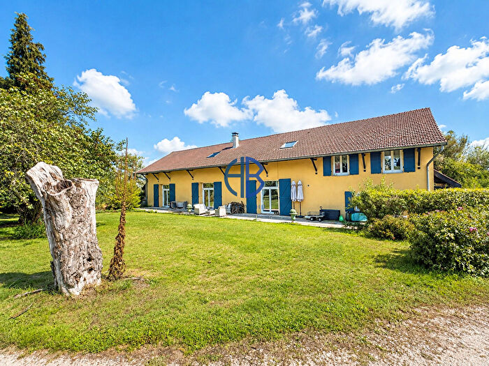 Maison 9 pièces à vendre à Faverges-de-la-Tour