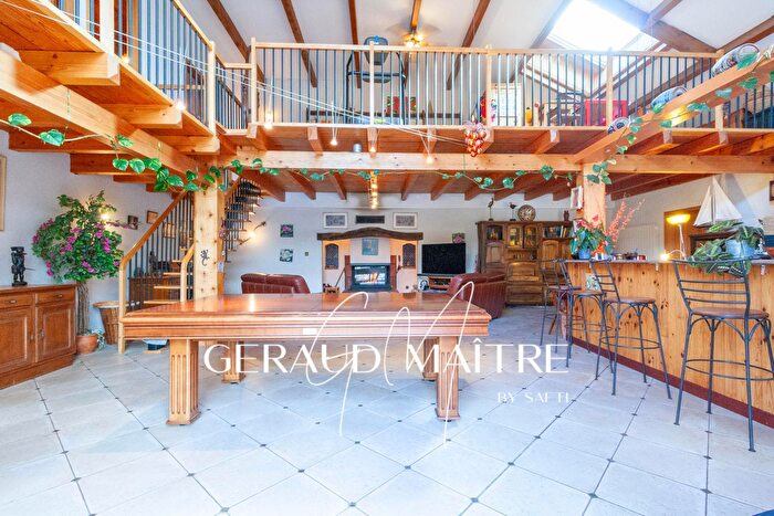 Maison 10 pièces à Marnhagues-et-Latour, à vendre