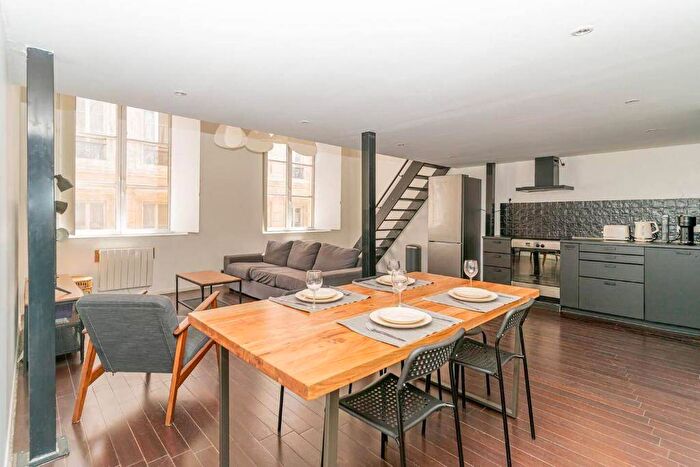 Appartement à louer - Belsunce, Marseille er arrondissement - 4 pièces - 3 chambres