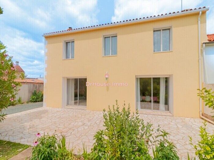 Maison 8 pièces à Nalliers, à vendre