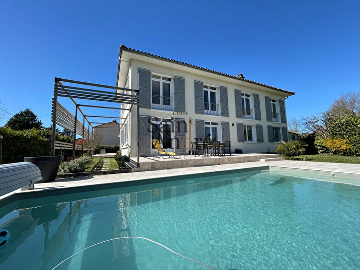 Maison à vendre - Angoulême, Saint-Cybard - 9 pièces - 6 chambres