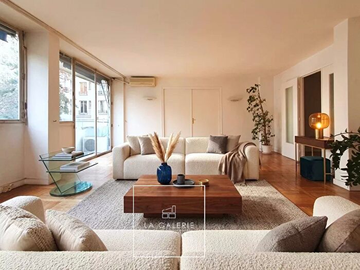 Paris 16ème, Passy, Maison de la Radio, Muette-Sud : Appartement 5 pièces à vendre