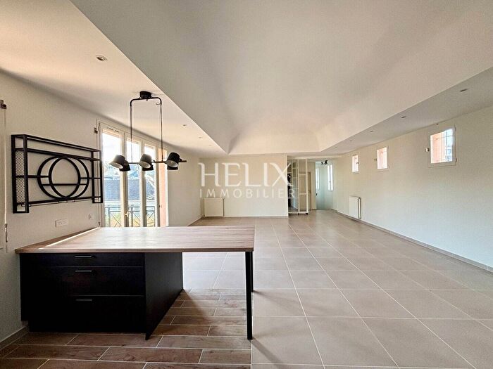 Appartement à louer - Notre Dame, Versailles - 5 pièces - 4 chambres