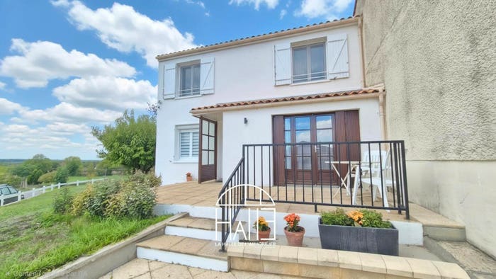 Maison 5 pièces à Chabanais, à vendre