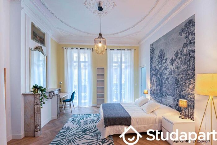 Appartement à louer - Notre Dame du Mont, Marseille ème arrondissement - 1 pièce - 4 chambres