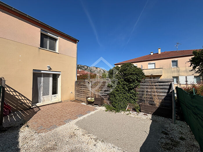 Appartement à vendre - Guilherand-Granges - 3 pièces - 2 chambres