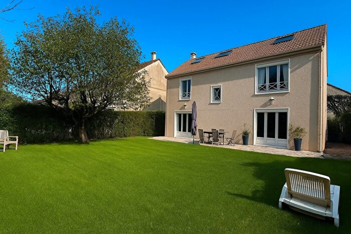 Maison à vendre - Chevry-Cossigny - 7 pièces - 5 chambres