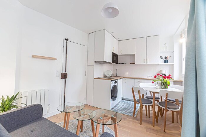 Appartement à louer - La Fourche-Guy Môquet, Paris ème arrondissement - 1 pièce