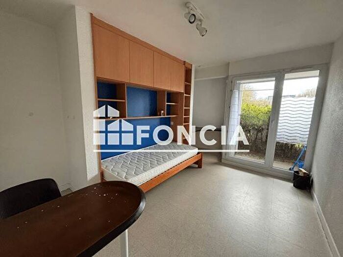 Appartement à louer - Nord, Bruz - 1 pièce