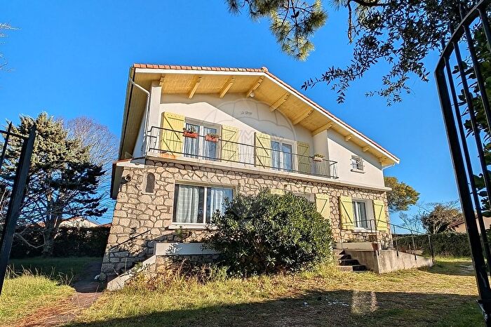 Maison à vendre - Saint-Palais-sur-Mer - 6 pièces - 5 chambres