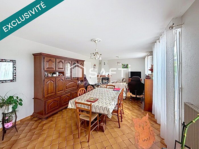 Maison à vendre - Saint-Hilaire-du-Harcouët - 5 pièces - 3 chambres