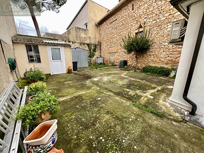 Maison à vendre - Milhaud - 5 pièces - 4 chambres