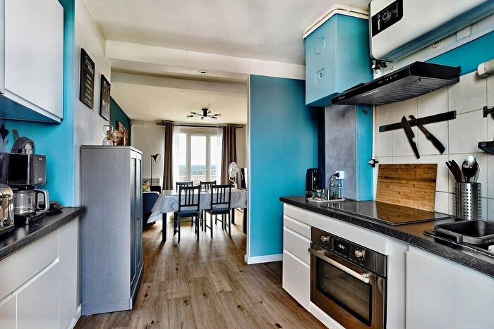 Appartement à louer - Centre-Max Barel-Centre Nord, Vénissieux - 4 pièces - 3 chambres