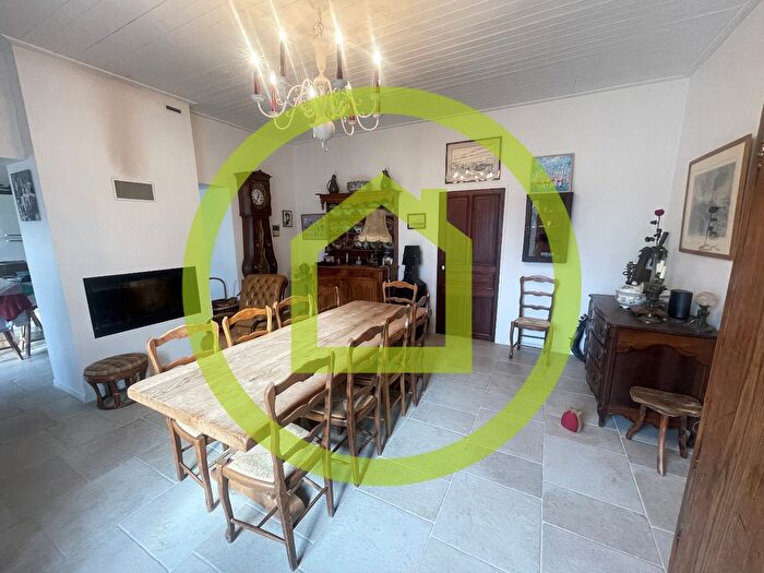Maisons à vendre et appartements à louer - 1