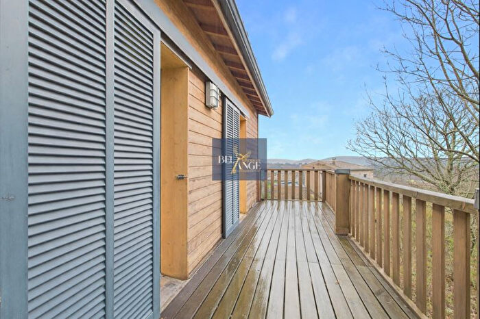 Maison à vendre - Vinezac - 7 pièces - 5 chambres