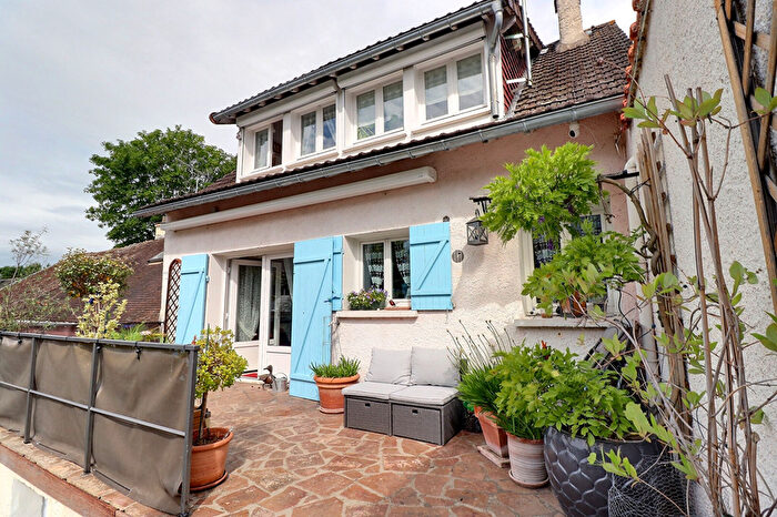 Marly-le-Roi, Montval, Côteaux : Maison 6 pièces à vendre