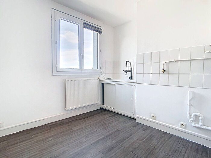 La Pagère-Bron Église-Le Terraillon-Saint Jean : Appartement 3 pièces à louer