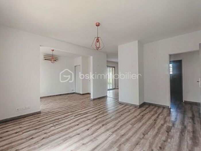 Maison 7 pièces à vendre à Saint-Geniès-de-Malgoirès