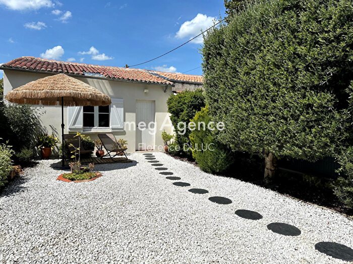 Maison à vendre - Saint-Jean-dAngély - 7 pièces - 5 chambres