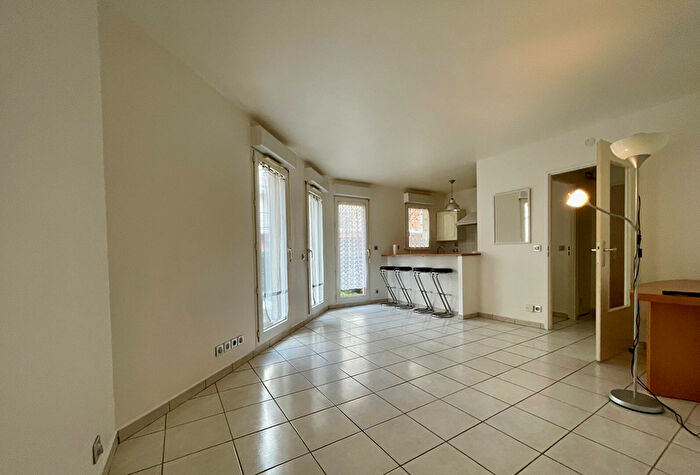 Appartement à louer - Saint-Ouen-lAumône, Centre-ville, Prairie - 1 pièce