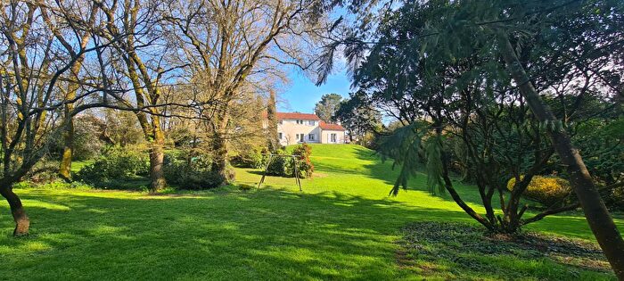 Maison à vendre - Gétigné - 11 pièces - 6 chambres