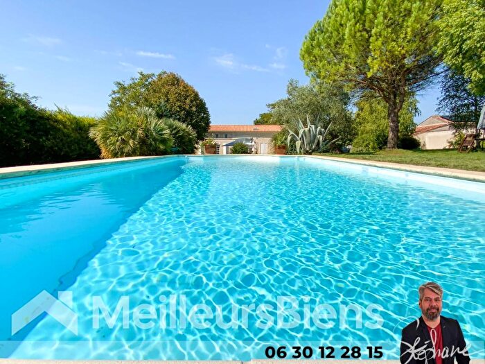 Maison à vendre - Saint-Georges-Antignac - 10 pièces - 5 chambres