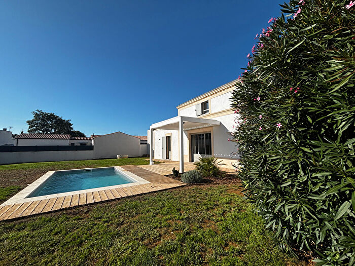 Maison à vendre - Saint-Laurent-de-la-Prée - 6 pièces - 4 chambres