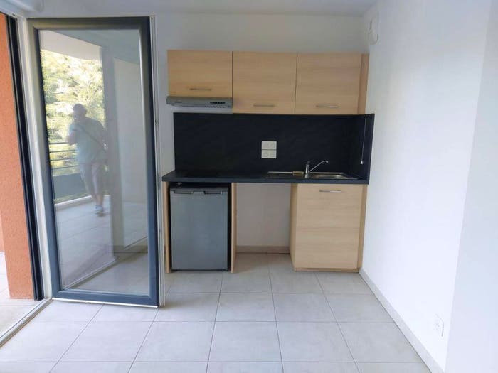 Olbius Riquier-Nartettes, Hyères : Appartement 1 pièce à louer
