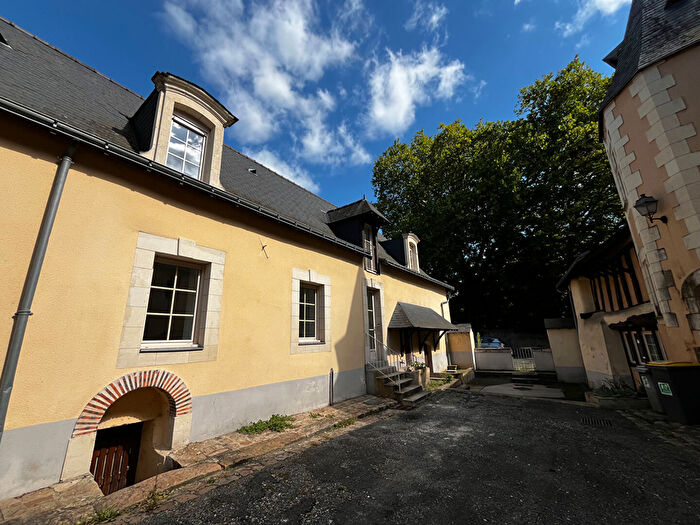 Maison à vendre - Seiches-sur-le-Loir - 5 pièces - 4 chambres