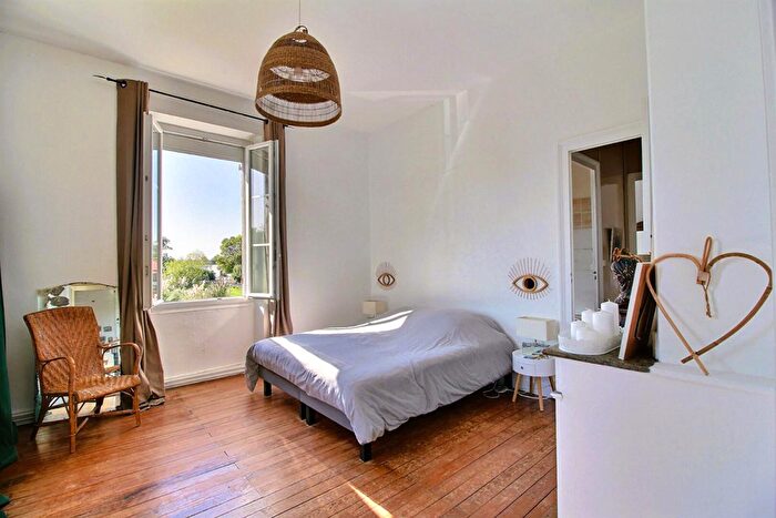 Maison à vendre - Saint-Louis-de-Montferrand - 6 pièces - 5 chambres