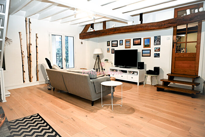 Maison 5 pièces à Villaines-sous-Bois, à vendre