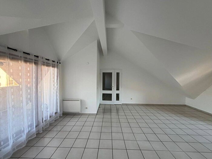 Appartement à louer - Sud, Ville-la-Grand - 4 pièces - 3 chambres