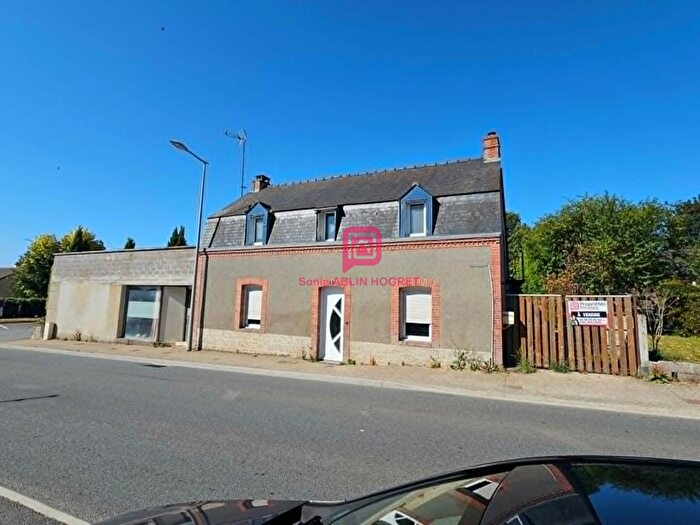 Saint-Quentin-les-Anges : Maison 6 pièces à vendre
