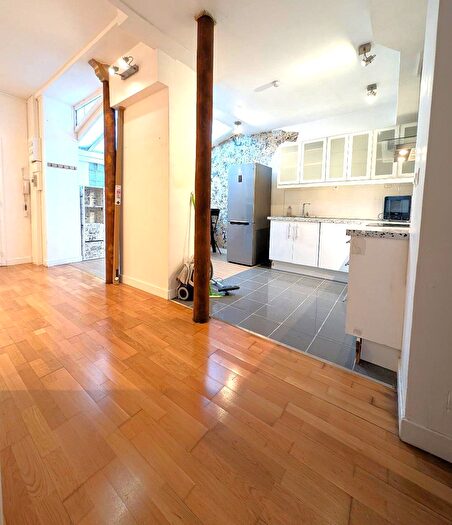 Appartement à louer - Paris e  - 2 pièces - 1 chambre