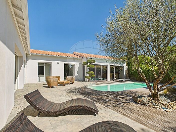 Maison à vendre - Royan, La Garenne - 7 pièces - 5 chambres