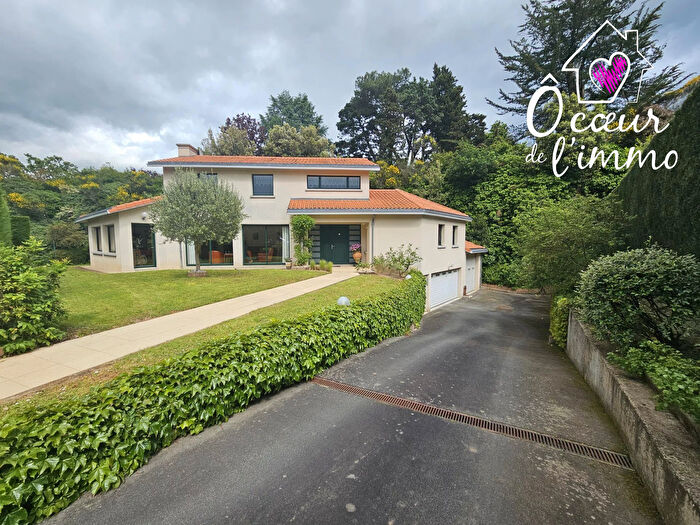 Cholet, Le Puy Saint-Bonnet : Maison 8 pièces à vendre